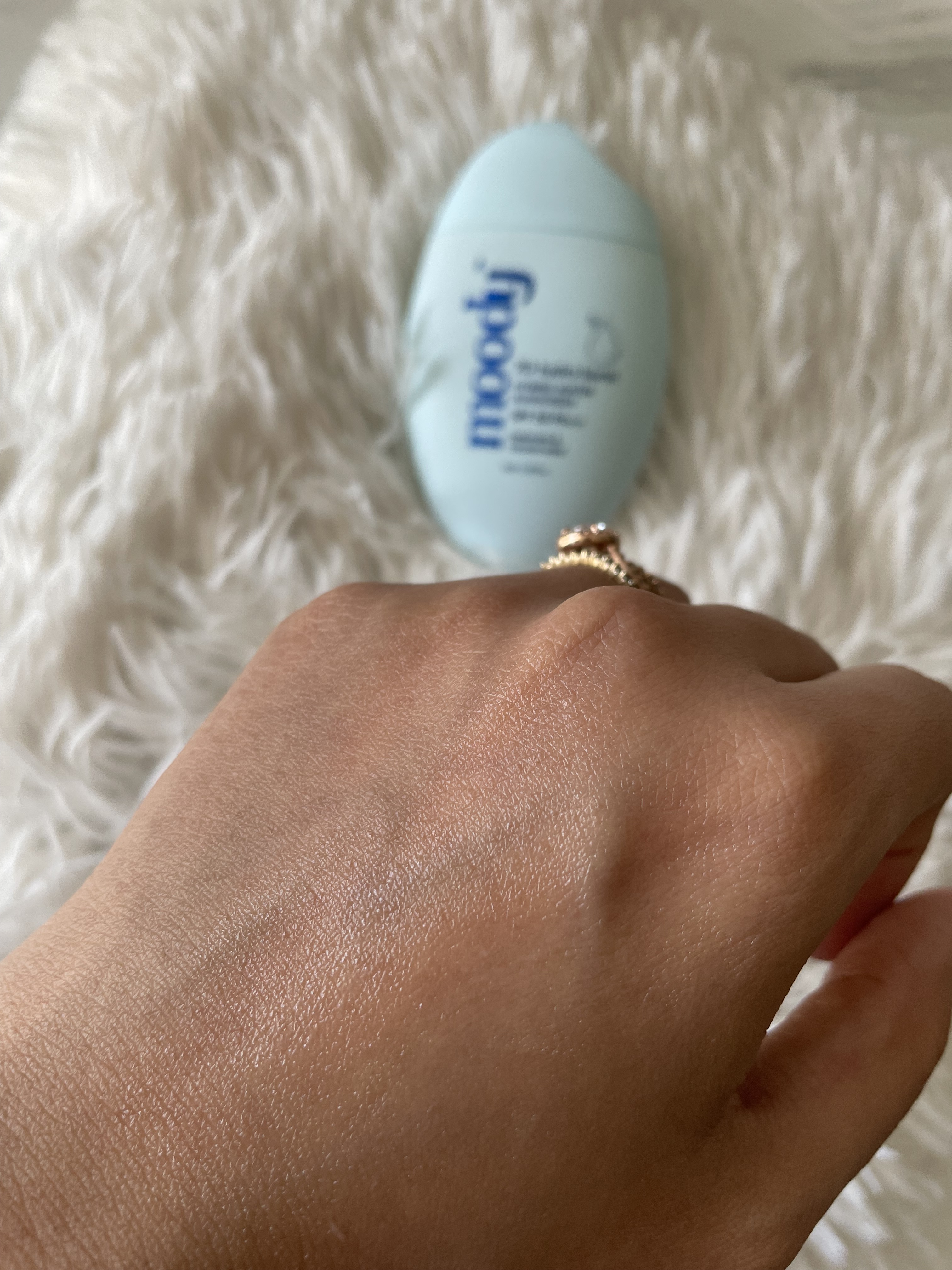 Moody – Hydro Burst Water Sunscreen with SPF 50 PA +++ Review - A ...