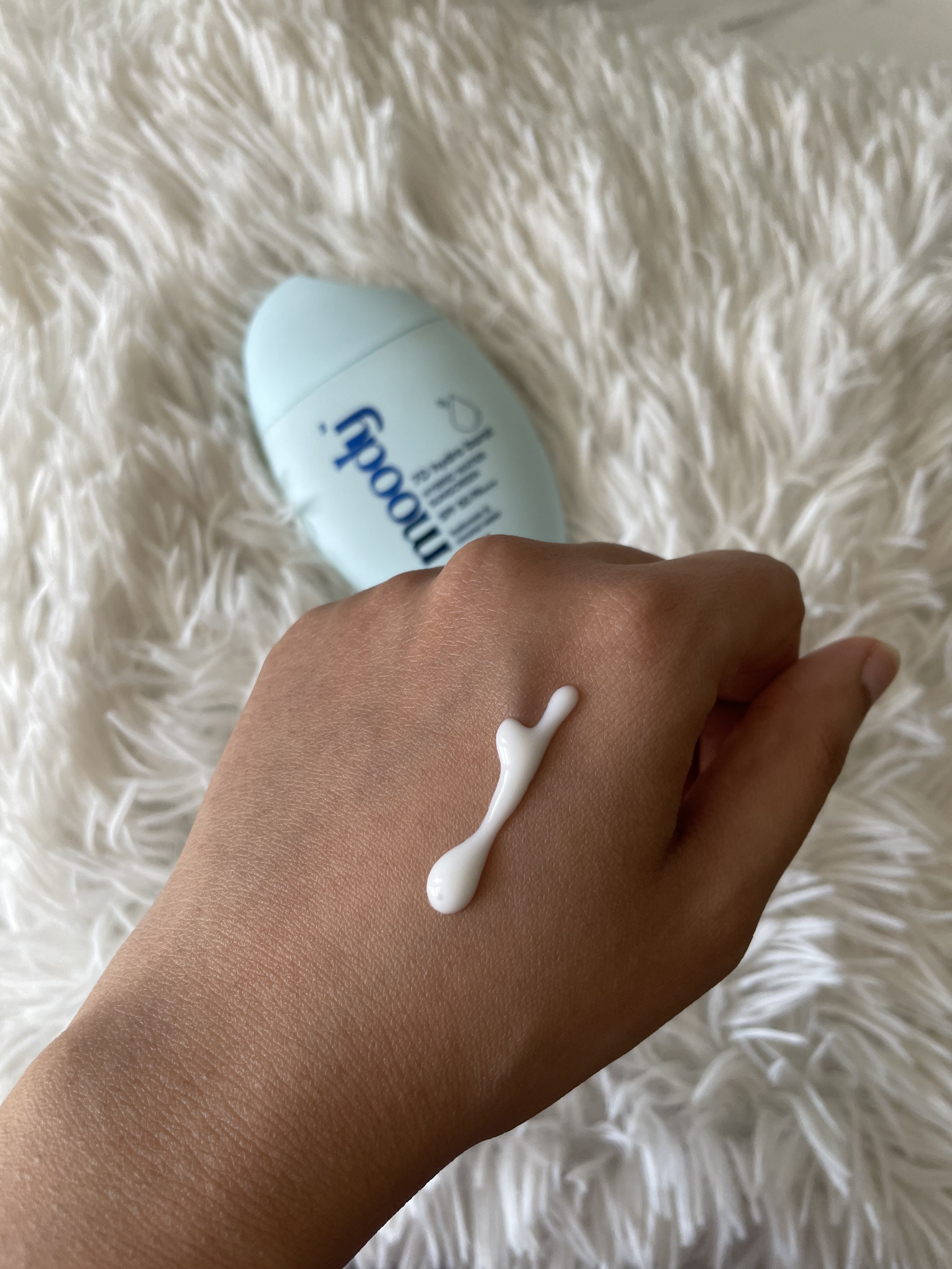 Moody – Hydro Burst Water Sunscreen with SPF 50 PA +++ Review - A ...